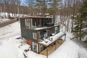 Crafting a Modern Mountain Home Using 8 Shipping Containers