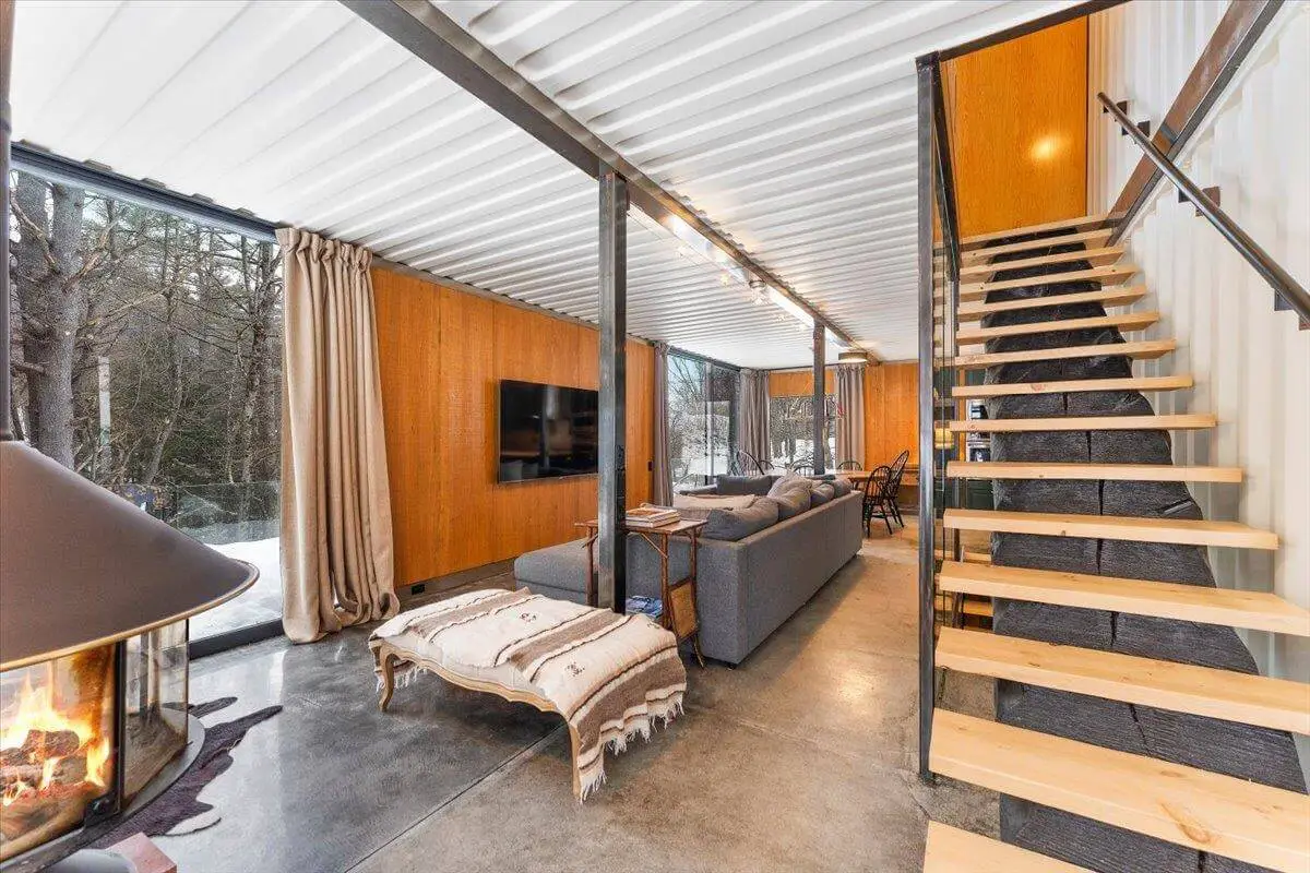 Crafting a Modern Mountain Home Using 8 Shipping Containers