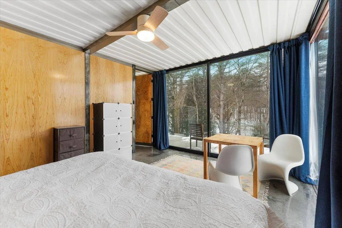 Crafting a Modern Mountain Home Using 8 Shipping Containers