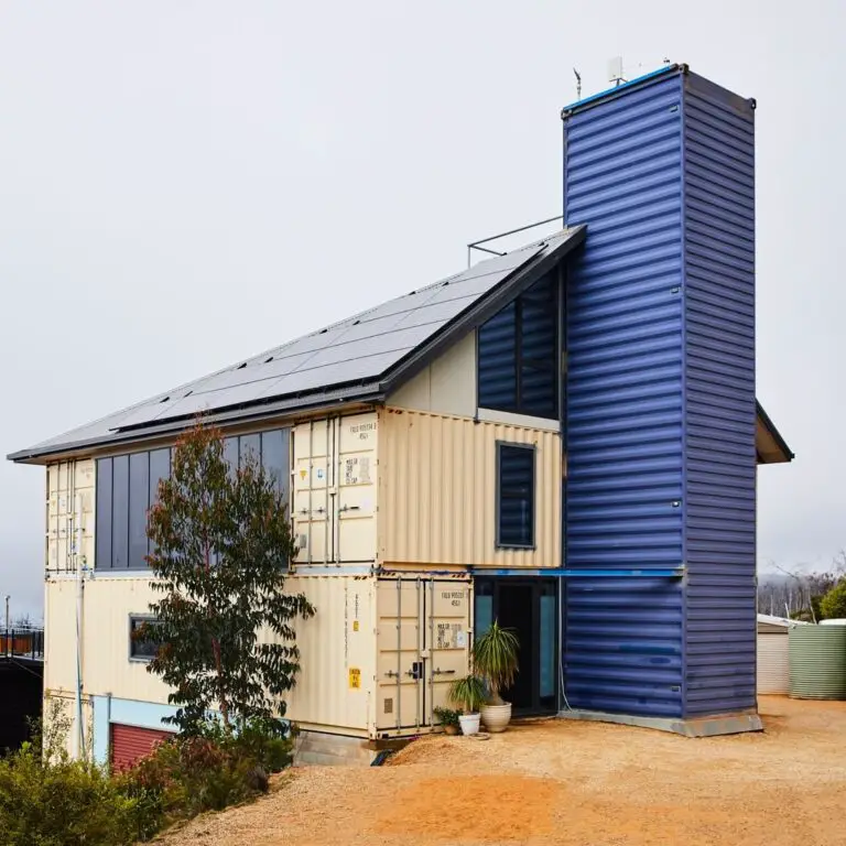 Clarence Container House: A Steel Sanctuary in the Blue Mountains