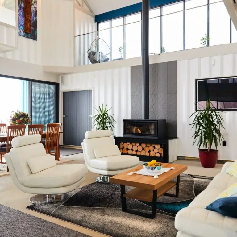 Clarence Container House: A Steel Sanctuary in the Blue Mountains