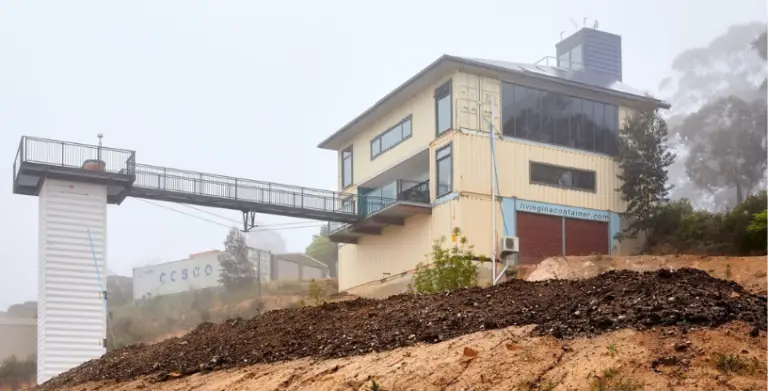 Clarence Container House: A Steel Sanctuary in the Blue Mountains