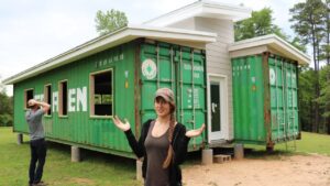 Life Uncontained: Embracing the Unstructured Journey of Personal Freedom