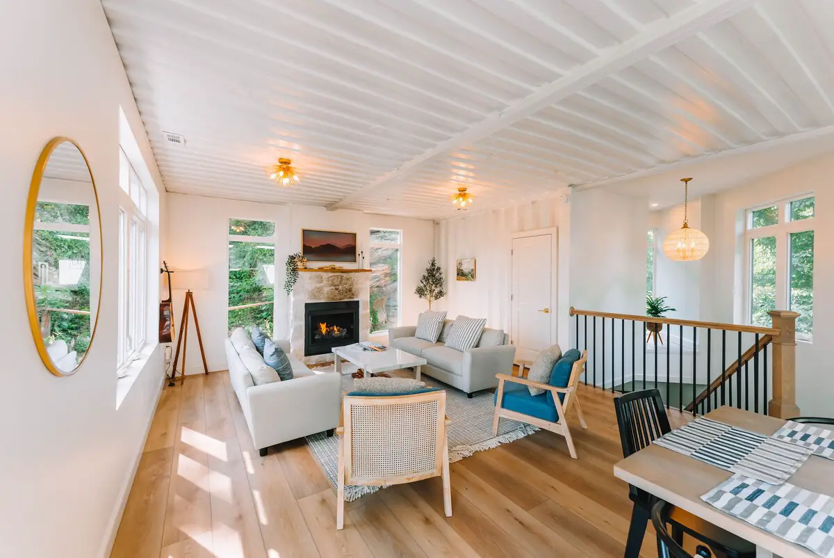 The Overlook Box Hop: A Stunning Shipping Container Home in Hocking Hills